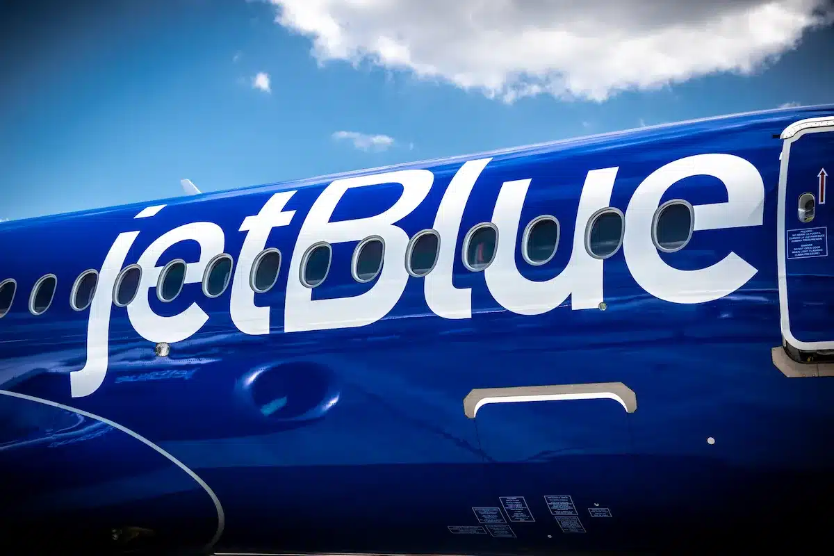 JetBlue Is Retreating From Newark and LaGuardia...and Blaming the Price ...